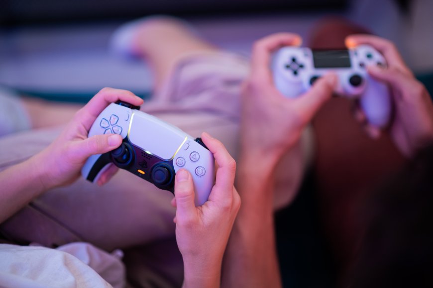 The PS5 Pro vs. The Xbox "Neo": Which Mid-Gen Refresh Won the Console ...